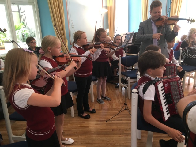 1. klasside kontsert Pärnu Kunstide Koolis – Pärnu Kuninga Tänava Põhikool